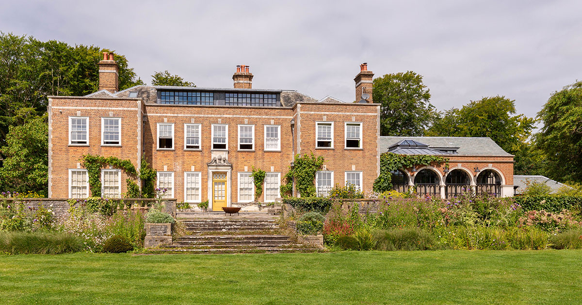 Clement EB24 steel windows and W40 steel doors in Country House